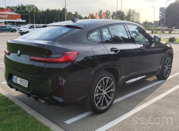 Black BMW X4 2024 in Riga, with an engine capacity of 2.00 L and mileage of 25 thousand km for 54999 €, photo 4 on AUTOMOTO.COM.LV