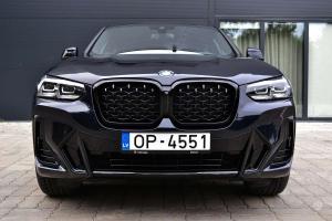 Black BMW X4 2024 in Riga, with an engine capacity of 2.00 L and mileage of 36 thousand km for 42500 €, photo 3 on AUTOMOTO.COM.LV