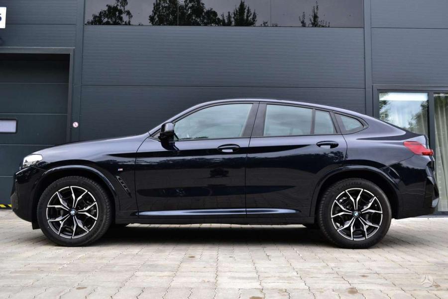 Black BMW X4 2024 in Riga, with an engine capacity of 2.00 L and mileage of 36 thousand km for 42500 €, photo 6 on AUTOMOTO.COM.LV