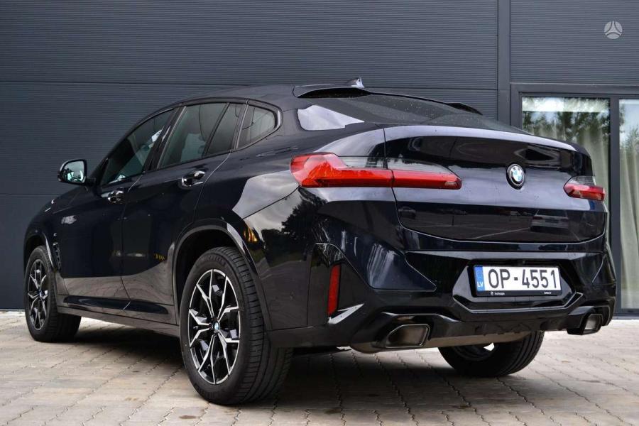Black BMW X4 2024 in Riga, with an engine capacity of 2.00 L and mileage of 36 thousand km for 42500 €, photo 7 on AUTOMOTO.COM.LV