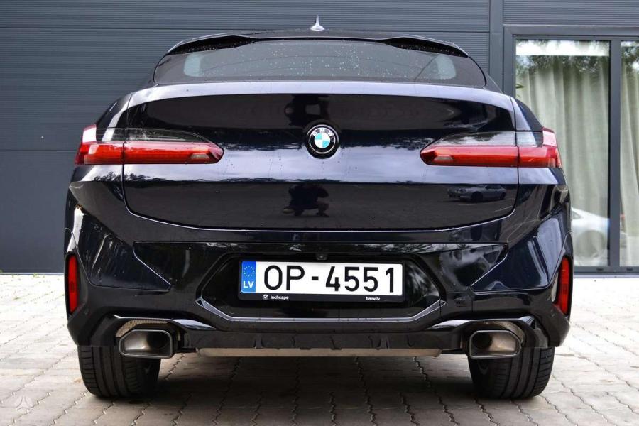 Black BMW X4 2024 in Riga, with an engine capacity of 2.00 L and mileage of 36 thousand km for 42500 €, photo 8 on AUTOMOTO.COM.LV