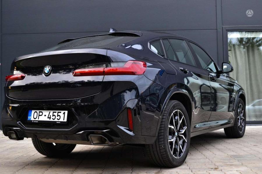 Black BMW X4 2024 in Riga, with an engine capacity of 2.00 L and mileage of 36 thousand km for 42500 €, photo 9 on AUTOMOTO.COM.LV