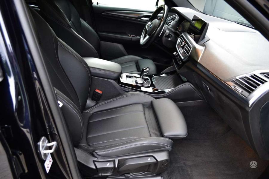 Black BMW X4 2024 in Riga, with an engine capacity of 2.00 L and mileage of 36 thousand km for 42500 €, photo 12 on AUTOMOTO.COM.LV