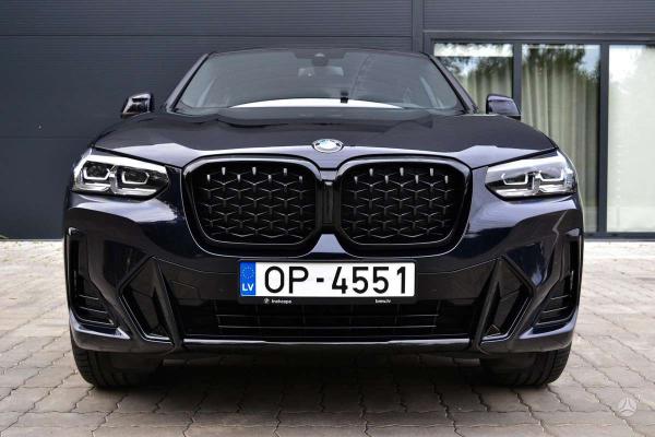 Black BMW X4 2024 in Riga, with an engine capacity of 2.00 L and mileage of 36 thousand km for 42500 €, photo 3 on AUTOMOTO.COM.LV