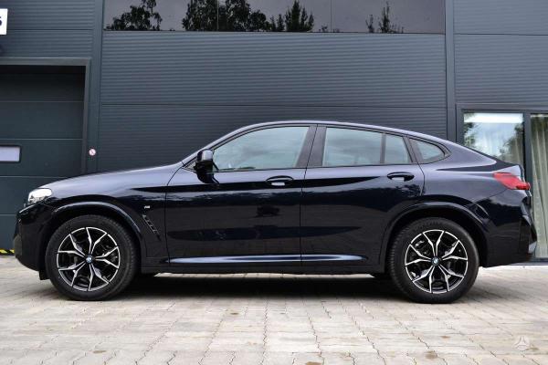 Black BMW X4 2024 in Riga, with an engine capacity of 2.00 L and mileage of 36 thousand km for 42500 €, photo 6 on AUTOMOTO.COM.LV