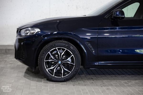 Black BMW X4 2025 in Vilnius, with an engine capacity of 2.00 L and mileage of 13 thousand km for 49491 €, photo 5 on AUTOMOTO.COM.LV