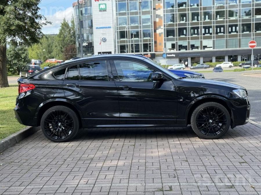 Black BMW X4 2015 in Riga, with an engine capacity of 3.00 L and mileage of 242 thousand km for 16900 €, photo 4 on AUTOMOTO.COM.LV