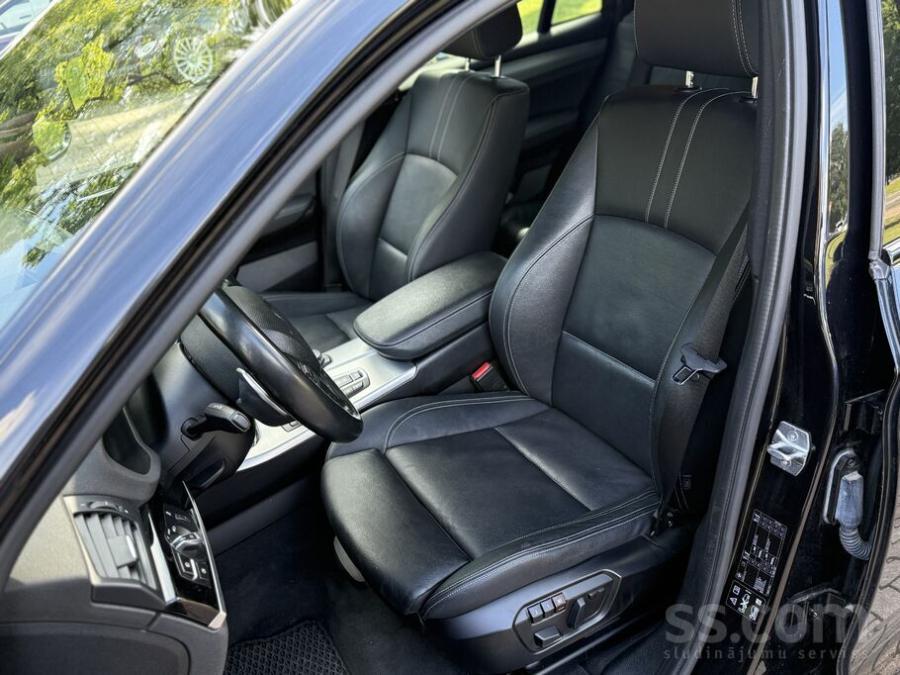 Black BMW X4 2015 in Riga, with an engine capacity of 3.00 L and mileage of 242 thousand km for 16900 €, photo 10 on AUTOMOTO.COM.LV