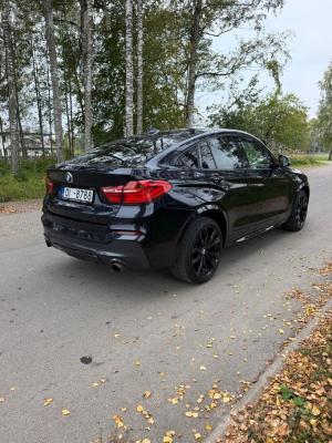 Black BMW X4 2016 in Ogre, with an engine capacity of 3.00 L and mileage of 230 thousand km for 15900 €, photo 4 on AUTOMOTO.COM.LV