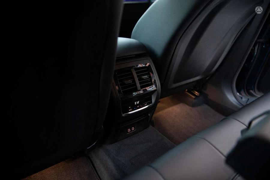 Blue BMW X4 2023 in Klaipeda, with an engine capacity of 2.00 L and mileage of 21 thousand km for 41500 €, photo 25 on AUTOMOTO.COM.LV