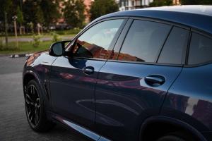 Blue BMW X4 2023 in Klaipeda, with an engine capacity of 2.00 L and mileage of 21 thousand km for 41500 €, photo 27 on AUTOMOTO.COM.LV