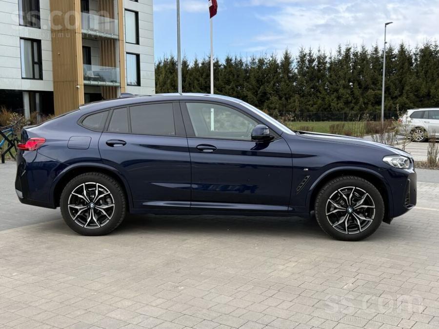 Blue BMW X4 2024 in Riga, with an engine capacity of 2.00 L and mileage of 15 thousand km for 52900 €, photo 4 on AUTOMOTO.COM.LV