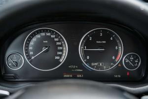 Grey BMW X4 2014 in Kaunas, with an engine capacity of 2.00 L and mileage of 351 thousand km for 12950 €, photo 27 on AUTOMOTO.COM.LV