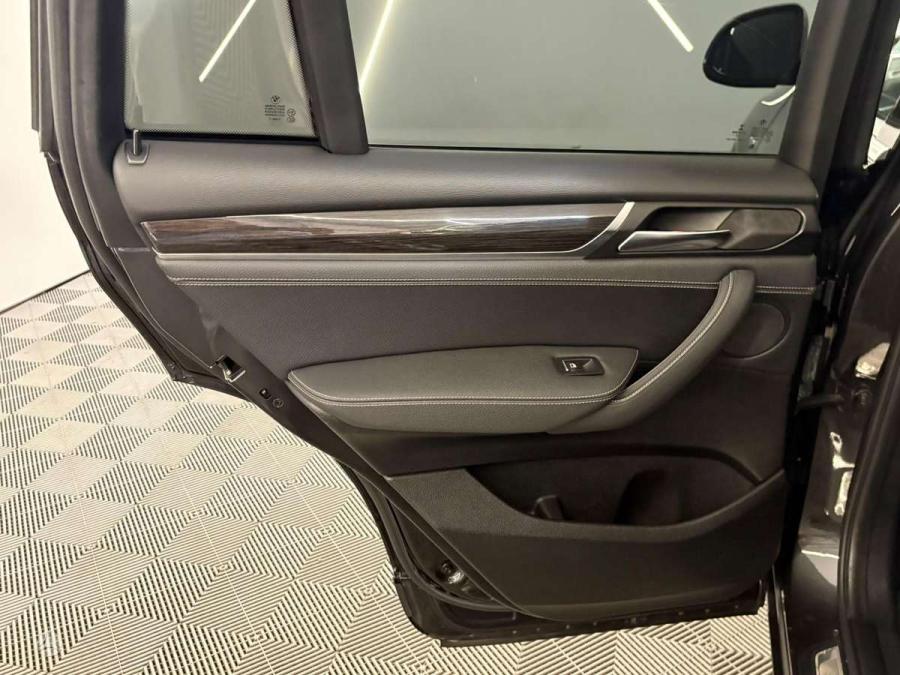 Grey BMW X4 2015 in Marijampole, with an engine capacity of 2.00 L and mileage of 210 thousand km for 15999 €, photo 19 on AUTOMOTO.COM.LV