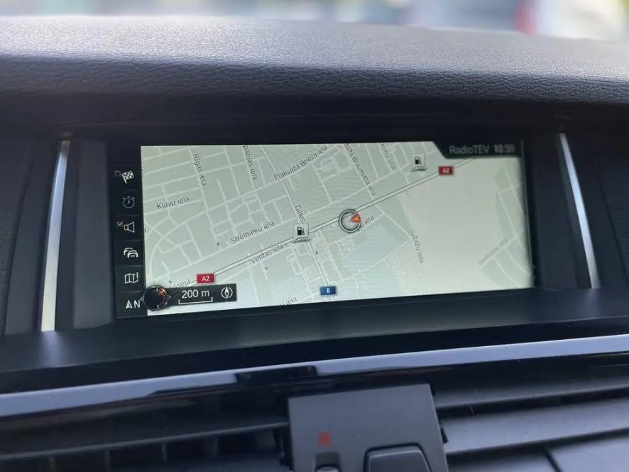 Grey BMW X4 2018 in Sigulda, with an engine capacity of 2.00 L and mileage of 214 thousand km for 17990 €, photo 34 on AUTOMOTO.COM.LV