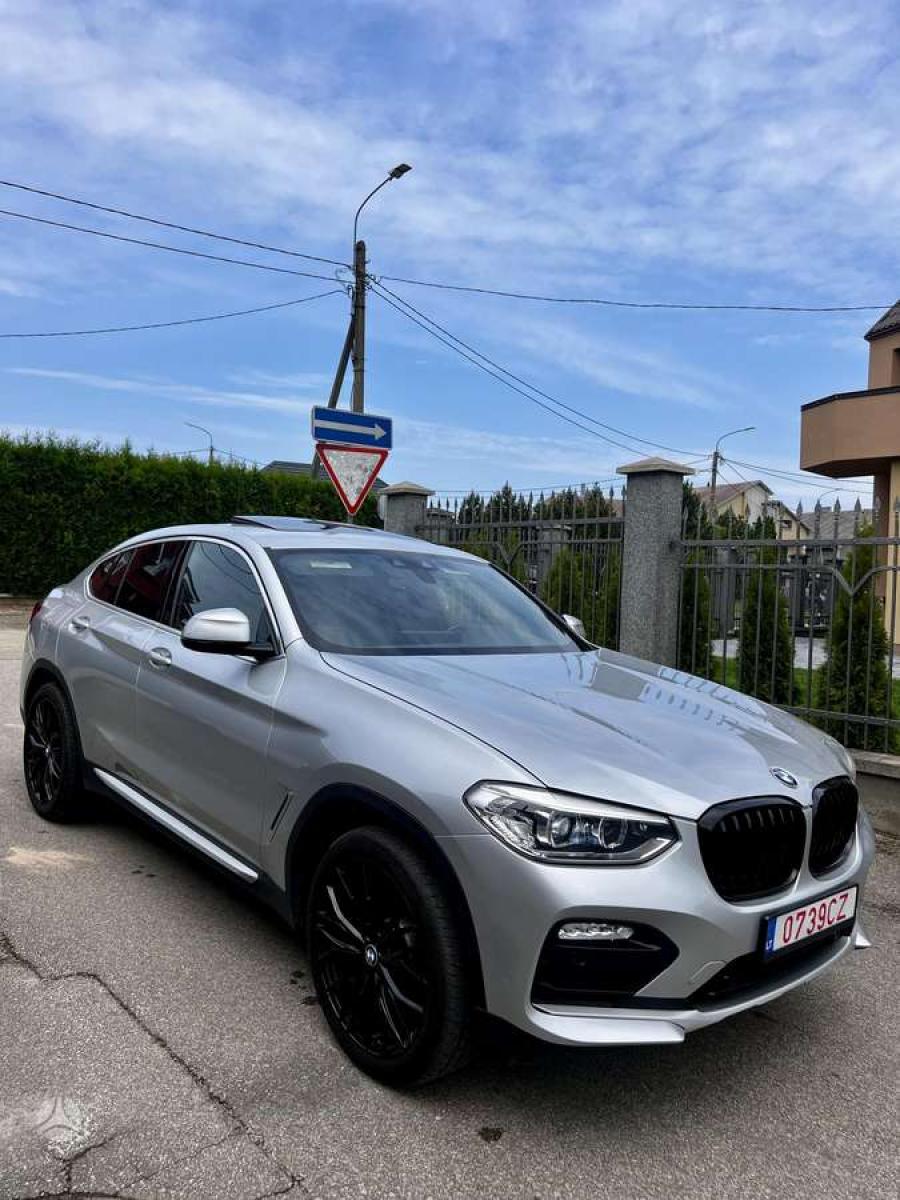 Grey BMW X4 2019 in Siauliai, with an engine capacity of 2.00 L and mileage of 80 thousand km for 23900 €, photo 1 on AUTOMOTO.COM.LV