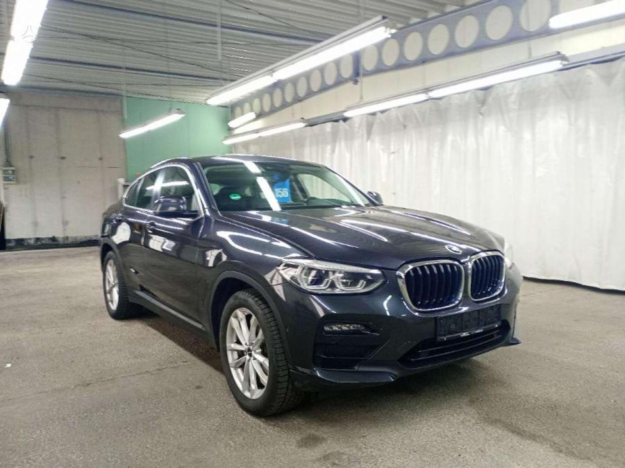 Grey BMW X4 2020 in Vilnius, with an engine capacity of 2.00 L and mileage of 204 thousand km for 23990 €, photo 3 on AUTOMOTO.COM.LV