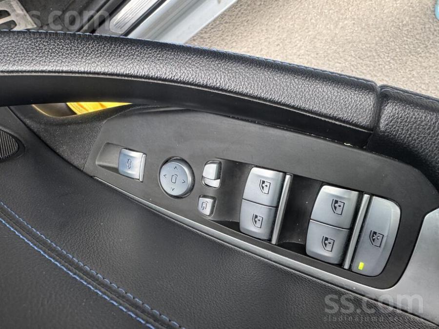 Grey BMW X4 2021 in Riga, with an engine capacity of 2.00 L and mileage of 115 thousand km for 42750 €, photo 32 on AUTOMOTO.COM.LV