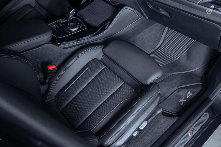 Grey BMW X4 2022 in Vilnius, with an engine capacity of 2.00 L and mileage of 22 thousand km for 38500 €, photo 29 on AUTOMOTO.COM.LV