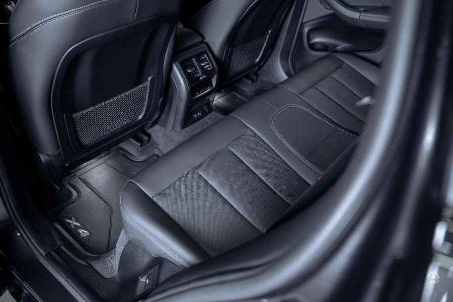 Grey BMW X4 2022 in Vilnius, with an engine capacity of 2.00 L and mileage of 22 thousand km for 38500 €, photo 35 on AUTOMOTO.COM.LV