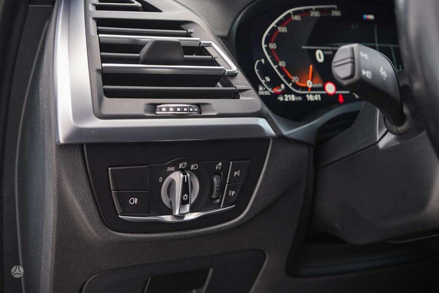 Grey BMW X4 2023 in Kaunas, with an engine capacity of 2.00 L and mileage of 185 thousand km for 36950 €, photo 32 on AUTOMOTO.COM.LV