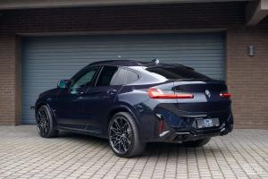 Black BMW x4-m 2021 in Marijampole, with an engine capacity of 3.00 L and mileage of 110 thousand km for 45950 €, photo 9 on AUTOMOTO.COM.LV