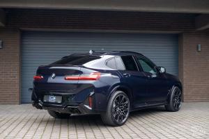 Black BMW x4-m 2021 in Marijampole, with an engine capacity of 3.00 L and mileage of 110 thousand km for 45950 €, photo 13 on AUTOMOTO.COM.LV