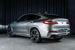 Grey BMW x4-m 2020 in Vilnius, with an engine capacity of 2.99 L and mileage of 87 thousand km for 39999 €, photo 5 on AUTOMOTO.COM.LV