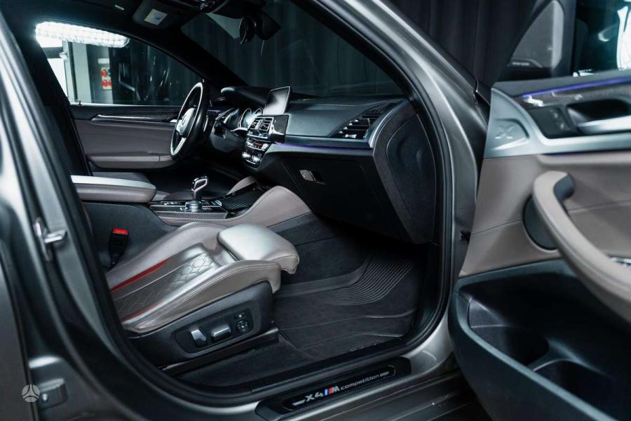 Grey BMW x4-m 2020 in Vilnius, with an engine capacity of 2.99 L and mileage of 87 thousand km for 39999 €, photo 30 on AUTOMOTO.COM.LV
