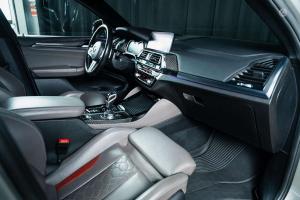 Grey BMW x4-m 2020 in Vilnius, with an engine capacity of 2.99 L and mileage of 87 thousand km for 39999 €, photo 33 on AUTOMOTO.COM.LV