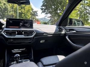 Серый БМВ x4-m 2021 в Вильнюс, объемом двигателя 2.99 л и пробегом 79 тыс. км за 48500 €, фото 9 на AUTOMOTO.COM.LV