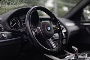 Red BMW X4 2014 in Riga, with an engine capacity of 3.00 L and mileage of 155 thousand km for 24500 €, photo 16 on AUTOMOTO.COM.LV