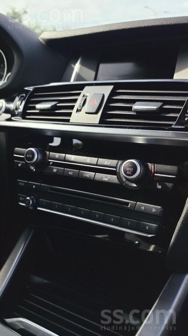 Red BMW X4 2017 in Riga, with an engine capacity of 2.00 L and mileage of 65 thousand km for 29600 €, photo 9 on AUTOMOTO.COM.LV