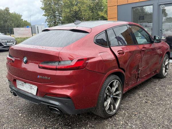 BMW X4 2018 in Kaunas on AUTOMOTO.COM.LV Red BMW X4 2018 in Kaunas, with an engine capacity of 3.00 L and mileage of 114 thousand km for 26900 €, photo 8 on AUTOMOTO.COM.LV