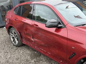 Red BMW X4 2018 in Kaunas, with an engine capacity of 3.00 L and mileage of 114 thousand km for 26900 €, photo 10 on AUTOMOTO.COM.LV