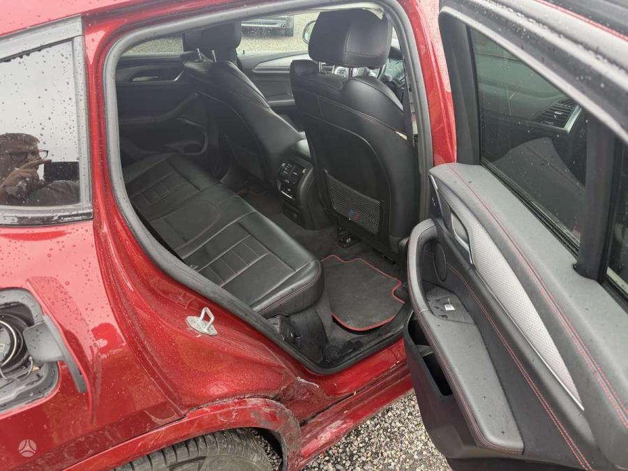 Red BMW X4 2018 in Kaunas, with an engine capacity of 3.00 L and mileage of 114 thousand km for 26900 €, photo 11 on AUTOMOTO.COM.LV