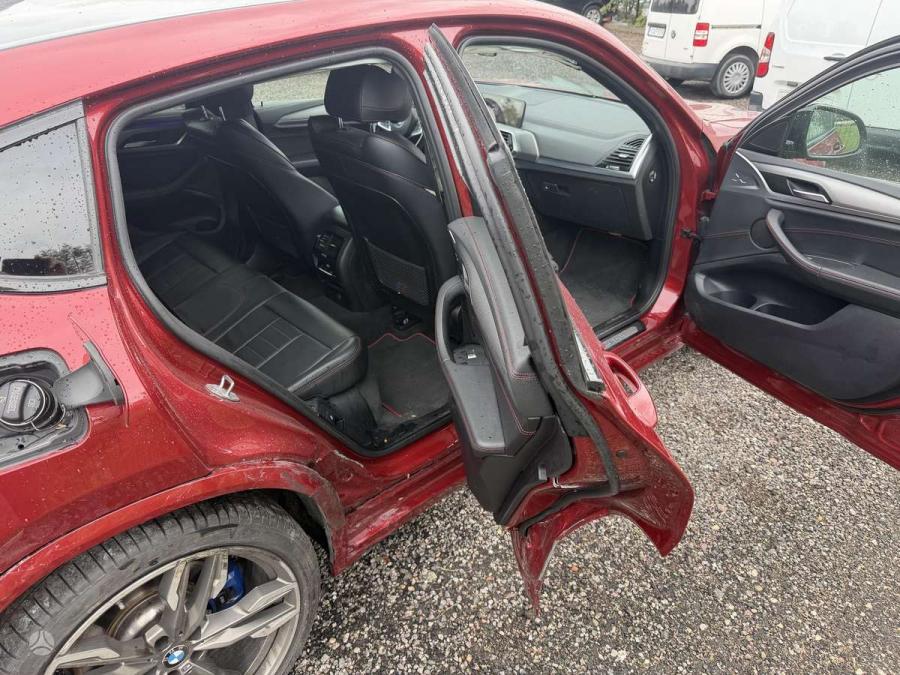 Red BMW X4 2018 in Kaunas, with an engine capacity of 3.00 L and mileage of 114 thousand km for 26900 €, photo 12 on AUTOMOTO.COM.LV