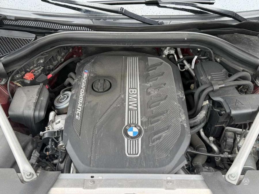 Red BMW X4 2018 in Kaunas, with an engine capacity of 3.00 L and mileage of 114 thousand km for 26900 €, photo 17 on AUTOMOTO.COM.LV