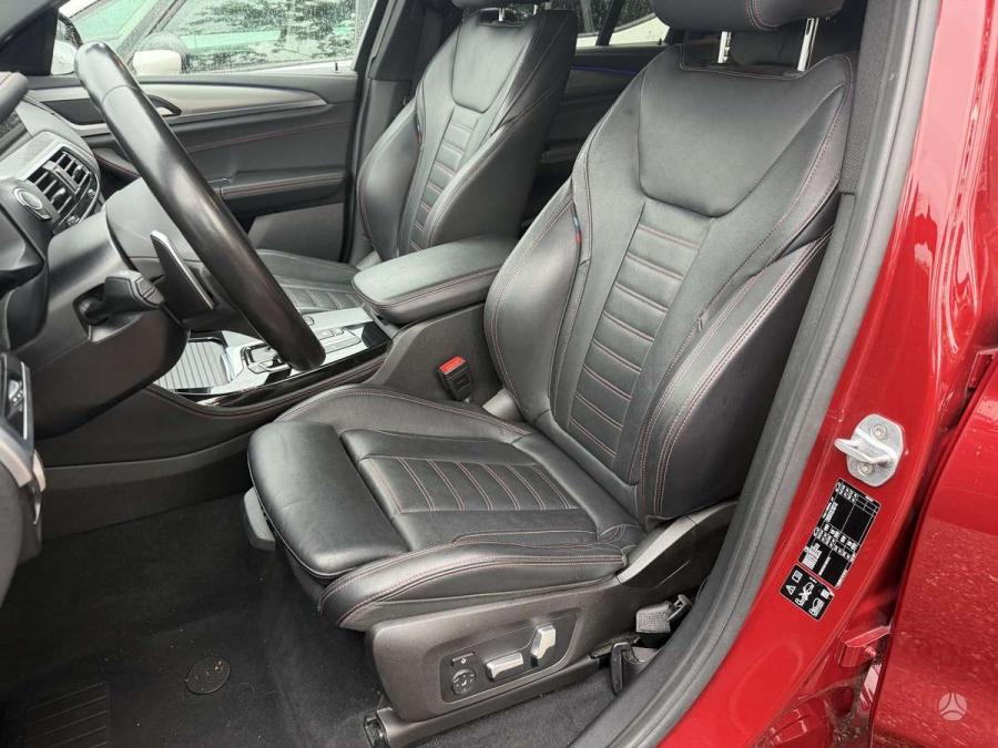 Red BMW X4 2018 in Kaunas, with an engine capacity of 3.00 L and mileage of 114 thousand km for 26900 €, photo 20 on AUTOMOTO.COM.LV