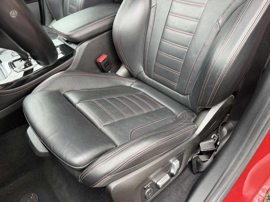Red BMW X4 2018 in Kaunas, with an engine capacity of 3.00 L and mileage of 114 thousand km for 26900 €, photo 21 on AUTOMOTO.COM.LV