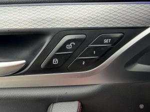 Red BMW X4 2018 in Kaunas, with an engine capacity of 3.00 L and mileage of 114 thousand km for 26900 €, photo 25 on AUTOMOTO.COM.LV
