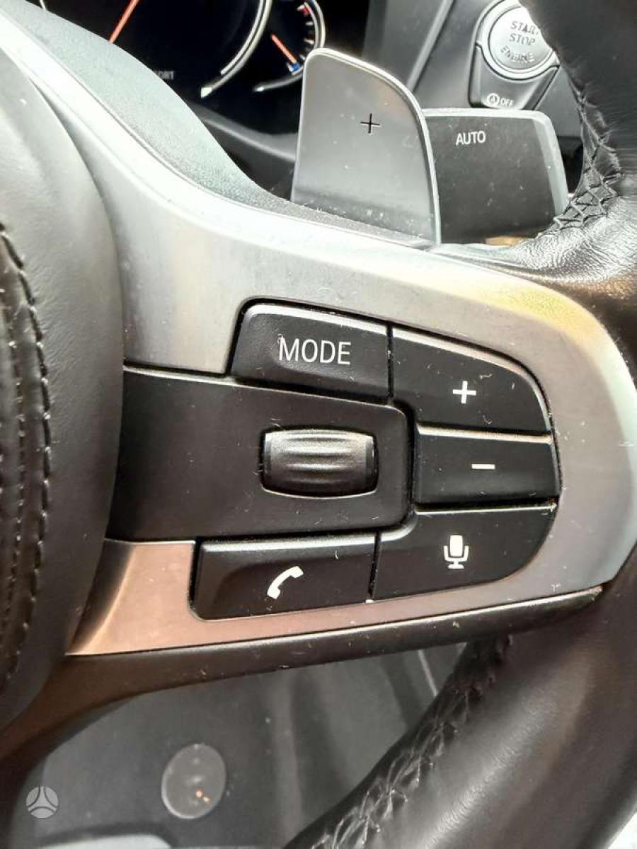 Red BMW X4 2018 in Kaunas, with an engine capacity of 3.00 L and mileage of 114 thousand km for 26900 €, photo 32 on AUTOMOTO.COM.LV