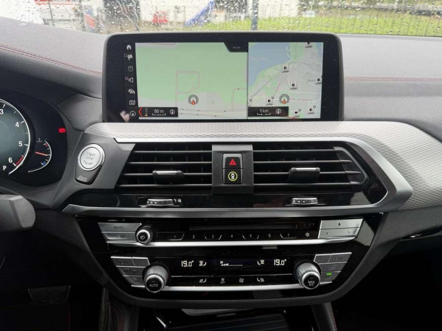 Red BMW X4 2018 in Kaunas, with an engine capacity of 3.00 L and mileage of 114 thousand km for 26900 €, photo 37 on AUTOMOTO.COM.LV
