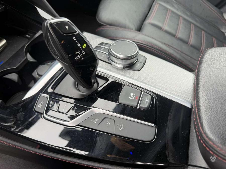 Red BMW X4 2018 in Kaunas, with an engine capacity of 3.00 L and mileage of 114 thousand km for 26900 €, photo 42 on AUTOMOTO.COM.LV