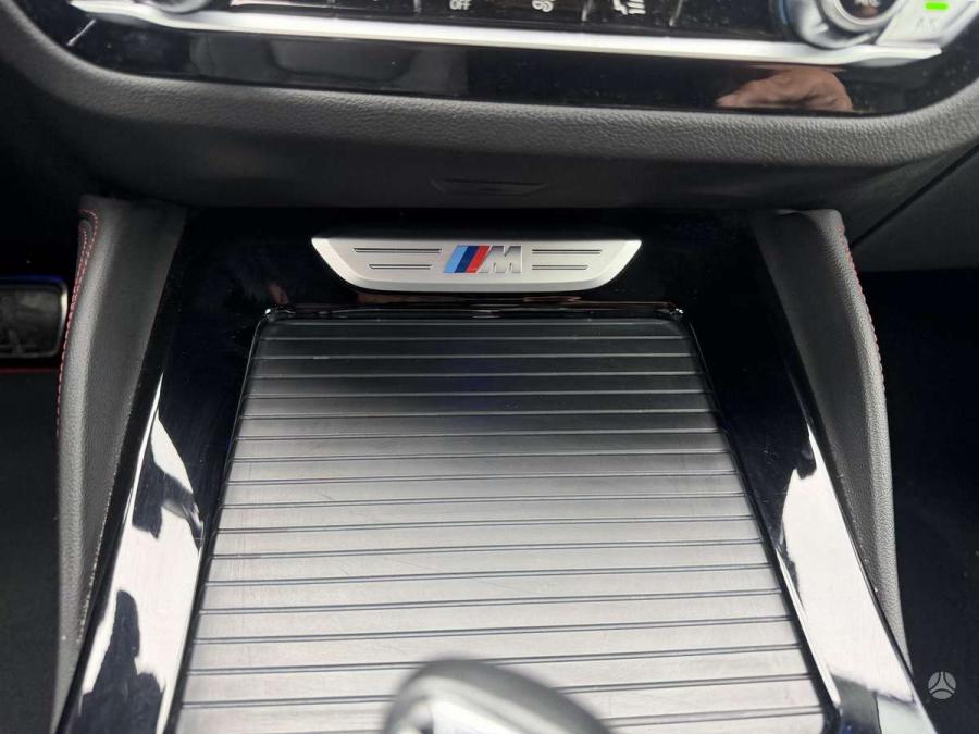 Red BMW X4 2018 in Kaunas, with an engine capacity of 3.00 L and mileage of 114 thousand km for 26900 €, photo 46 on AUTOMOTO.COM.LV