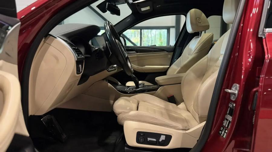 Red BMW X4 2021 in Marupe, with an engine capacity of 2.00 L and mileage of 98 thousand km for 34990 €, photo 6 on AUTOMOTO.COM.LV