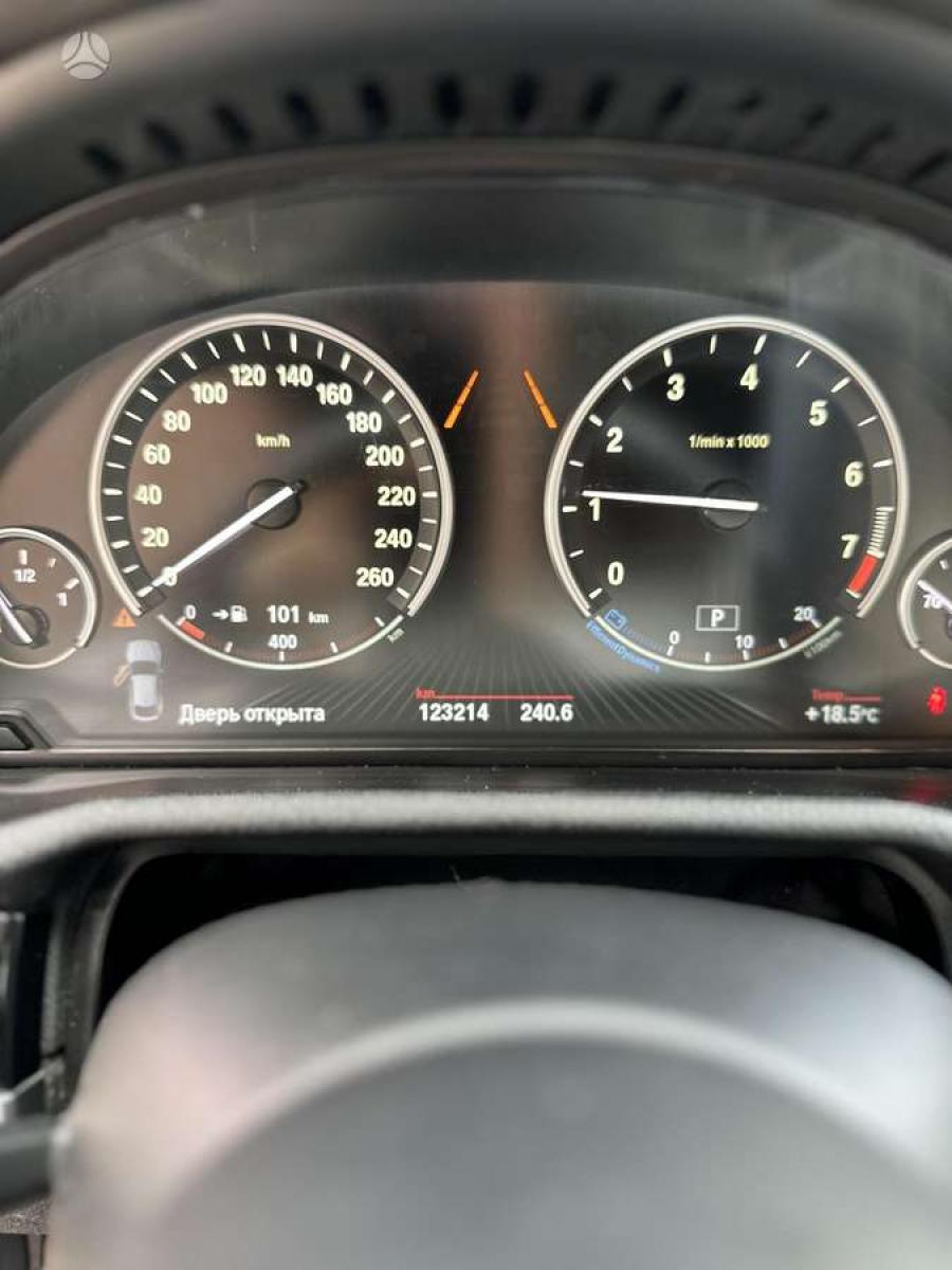 Red BMW X4 2017 in Vilnius, with an engine capacity of 2.00 L and mileage of 123 thousand km for 19300 €, photo 18 on AUTOMOTO.COM.LV
