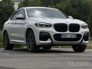 White BMW X4 2019 in Riga, with an engine capacity of 2.00 L and mileage of 158 thousand km for 36900 €, photo 12 on AUTOMOTO.COM.LV