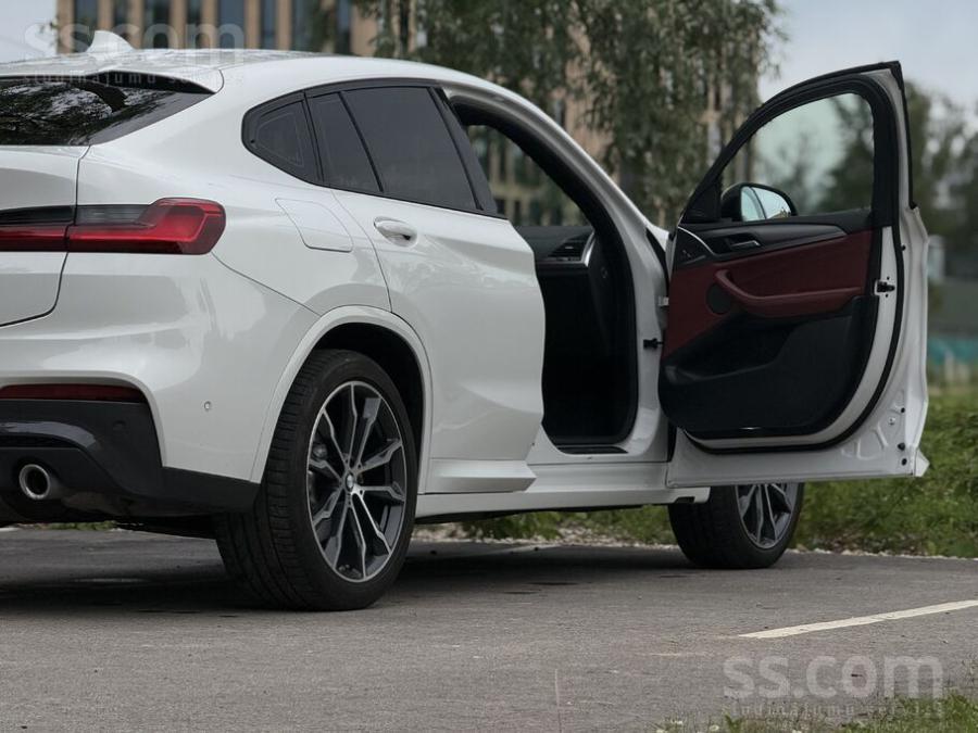 White BMW X4 2019 in Riga, with an engine capacity of 2.00 L and mileage of 158 thousand km for 36900 €, photo 13 on AUTOMOTO.COM.LV
