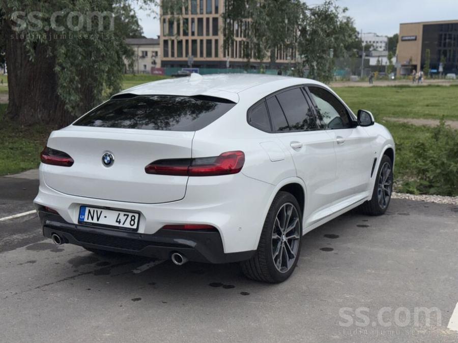 White BMW X4 2019 in Riga, with an engine capacity of 2.00 L and mileage of 158 thousand km for 33800 €, photo 6 on AUTOMOTO.COM.LV